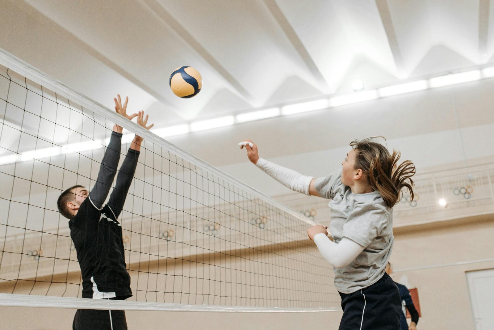 Volleyball Blocking: A Complete Guide to Mastering the Skill - MulcSports